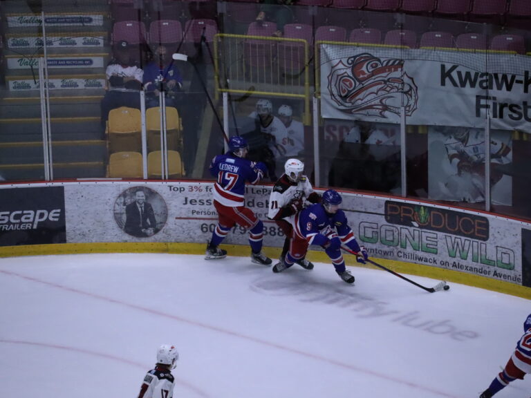 Spruce Kings Drop Game 2 by 4-2 Score | Prince George Spruce Kings
